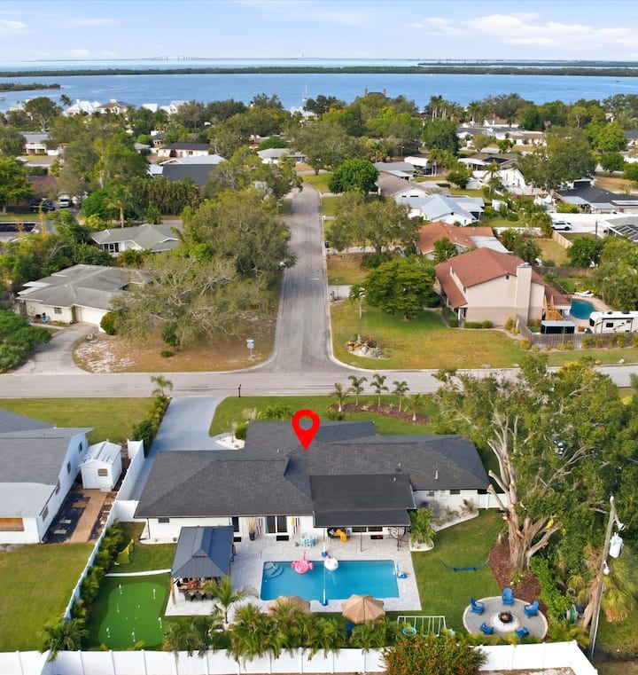 Heated Pool • Game Room • Near Ami • Sleeps 16 - Anna Maria Island, FL