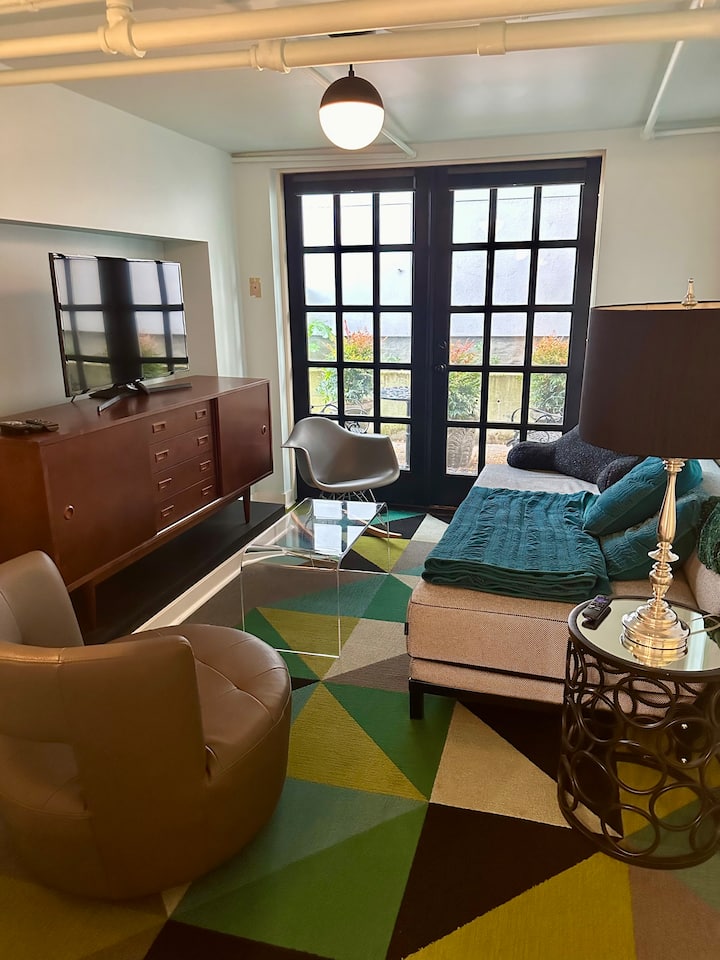 Stylish Basement Apt By Lake Wash/downtown - Seattle, WA