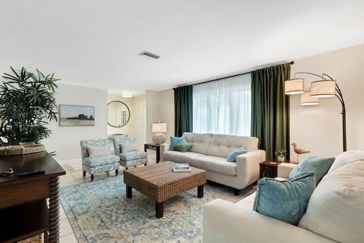 Heated Pool, 5 Miles To The Beach, Sleeps 8 - Bradenton, FL