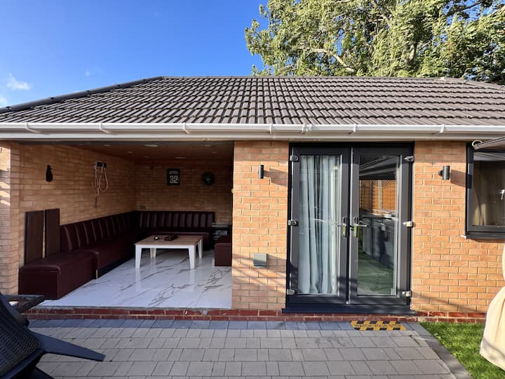 Small Studio Cabin - Chingford