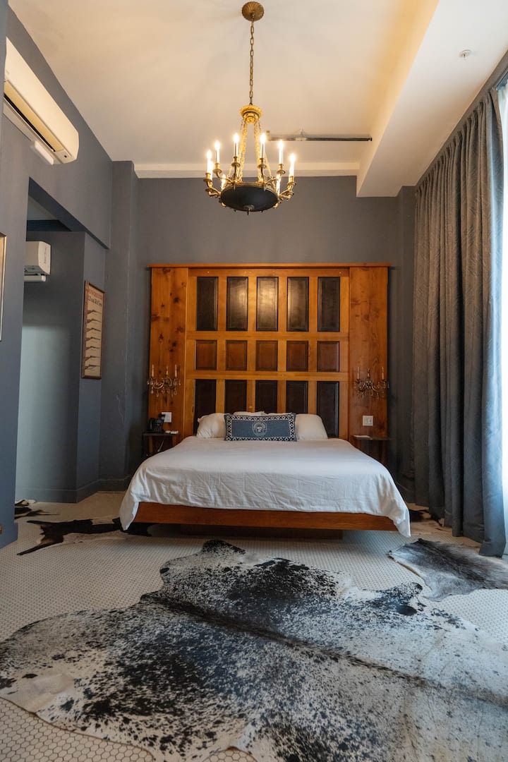 Frontier Hotel-luxury King/marble Bath/soaking Tub - Pawhuska, OK