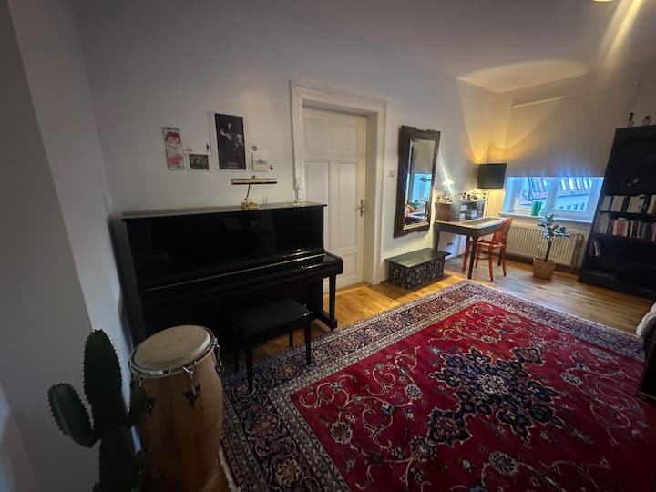 Zimmer In Einer Altbau-wohnung - Regensburg