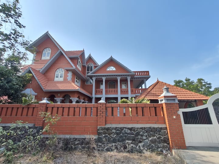 Welcome To Your Redwood Retro Beach Side Villa - Csennai