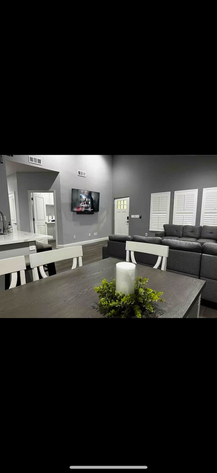 Work Crew Friendly Home - Tracy, CA