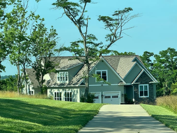 The Owl’s Nest:
Near Ark Encounter & Bourbon Trail - Falmouth, KY