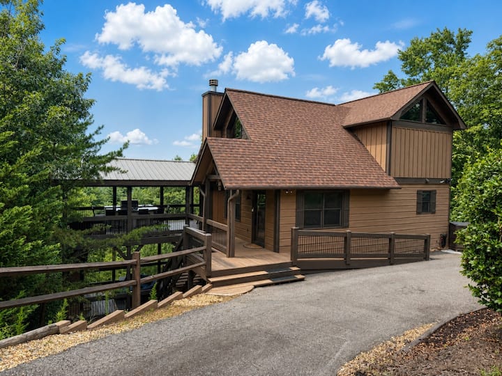 Salon Extérieur Dans Une Maison De Montagne Moderne. - Blue Ridge, GA