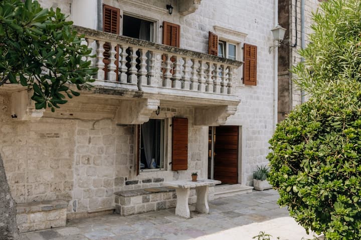 Villa Carmen - Historic Stone House - Kotor