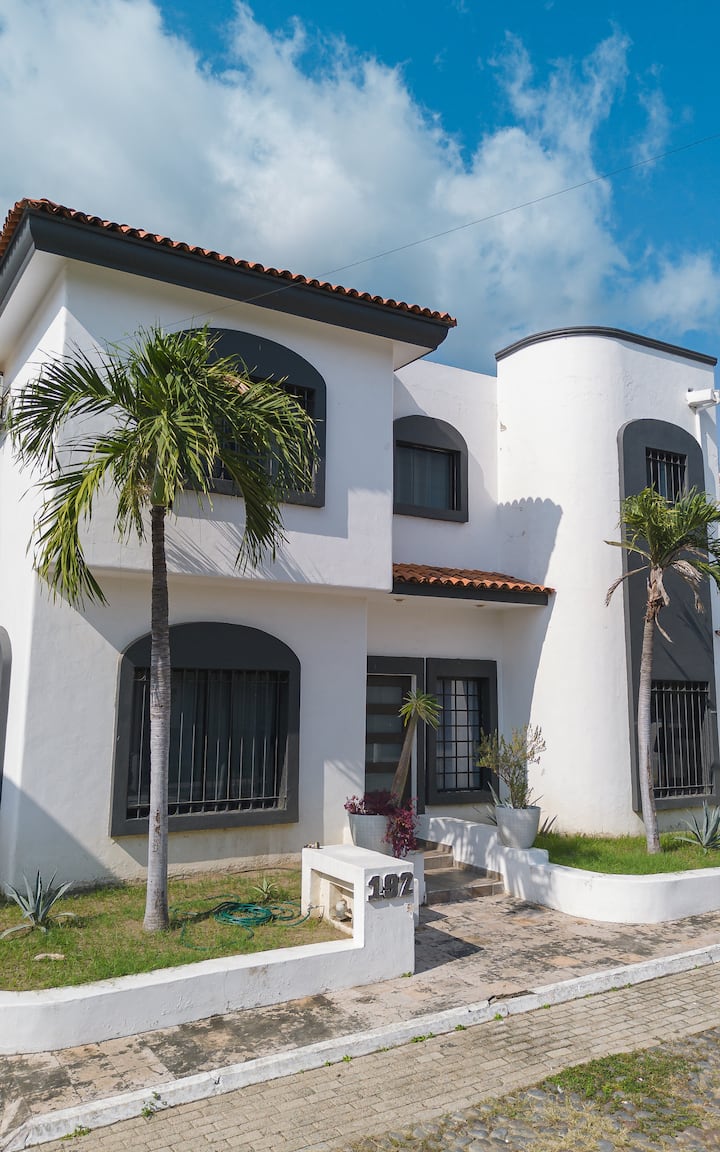 Casa Moderna En Condominio Privado, Manzanillo - Manzanillo