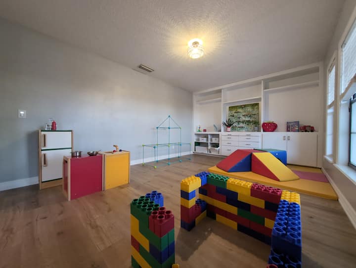 Half Acre Fenced, Pool, Toys + (Outdoor) Games - Deltona, FL