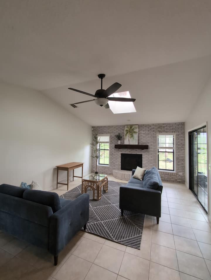 Half Acre Pool And Games Home Deltona - Deltona, FL