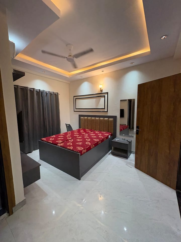 Zencasa - Premium Workstation - Gurgaon