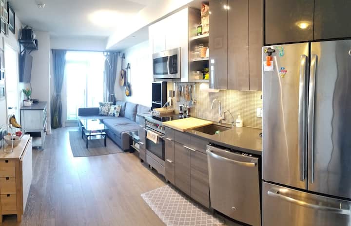 Modern Condo W Toronto Skyline View! - Toronto