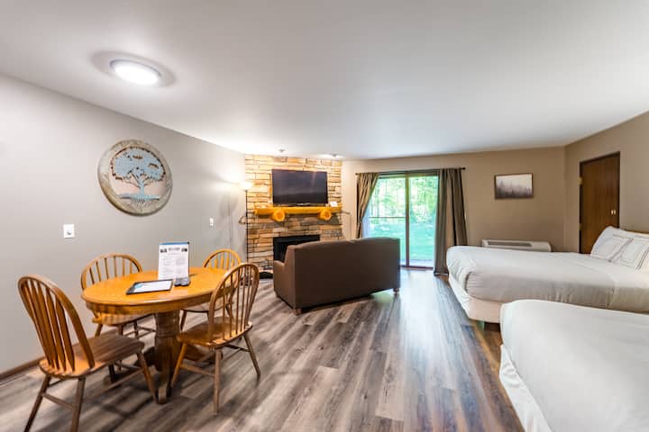 Walnut Deluxe Fireside Suite #2 - Wausau, WI