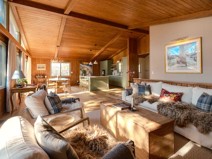 Alpine Getaway | Hot Tub, Scenic Deck & Fireplace! - Big Bear, CA
