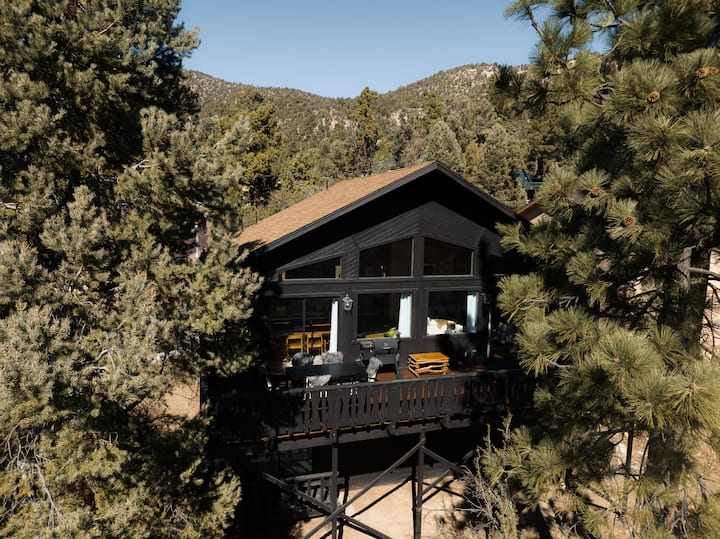 Cozy Mountain Getaway | Hot Tub, Fireplace & Views - Big Bear Lake, CA