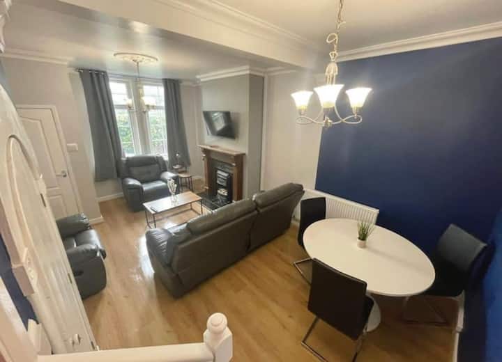 Tidy 2 Bedroom Home Close To Everything - Hull