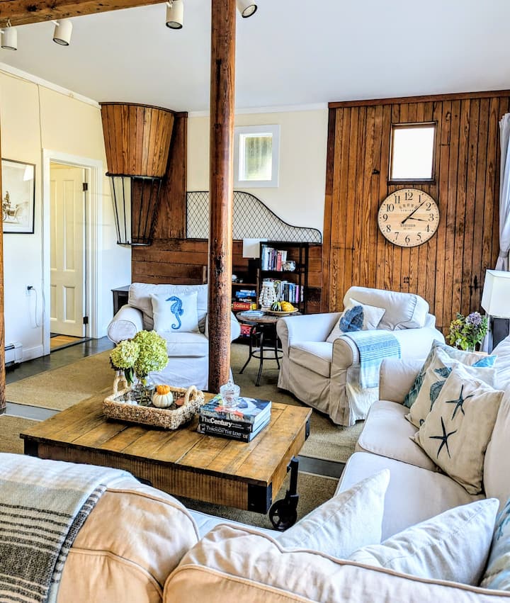 Bass Rocks Carriage House - Rhode Island