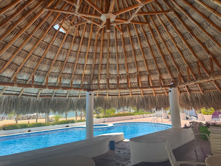 Lujoso Departamento A Pie De Playa Increíble Vista - Acapulco