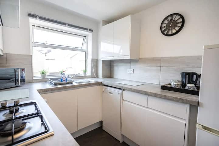 Contractor & Family Friendly • Parking | 10% Off - The County Ground