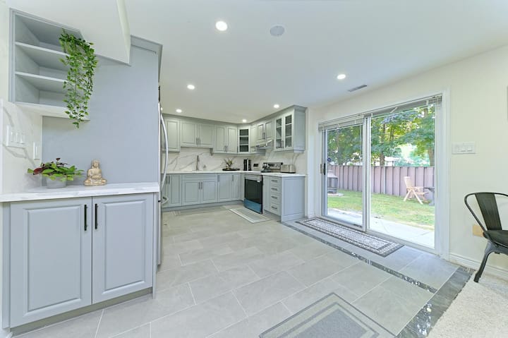 Spacious & Fully Private 2br Unit On Ground Level - Burlington