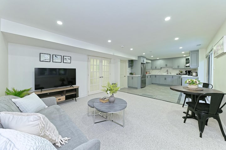 Spacious & Fully Private 2br Unit On Ground Level - Burlington