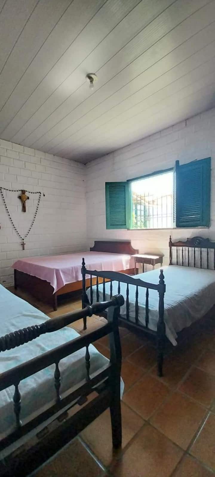Residência Com Piscina, áRea De Apoio. - Luís Correia