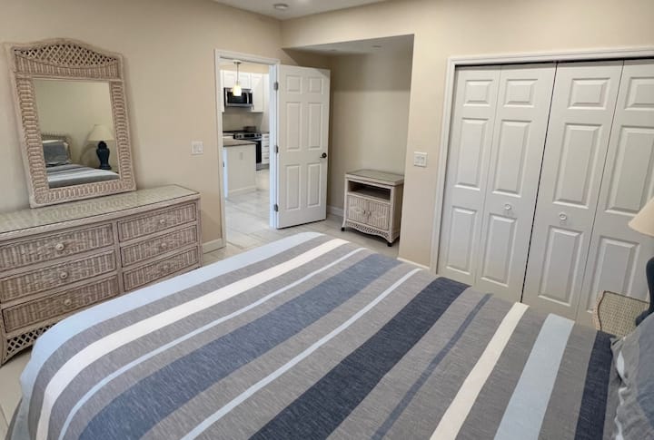 Anchorage Beach House - Apartment B - Fort Myers Beach, FL