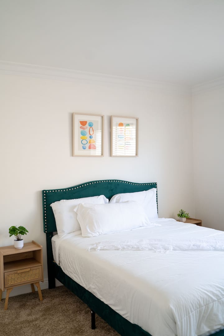 Beverly Hills 2 Bedroom Apartment - Chesterfield Square – Los Angeles
