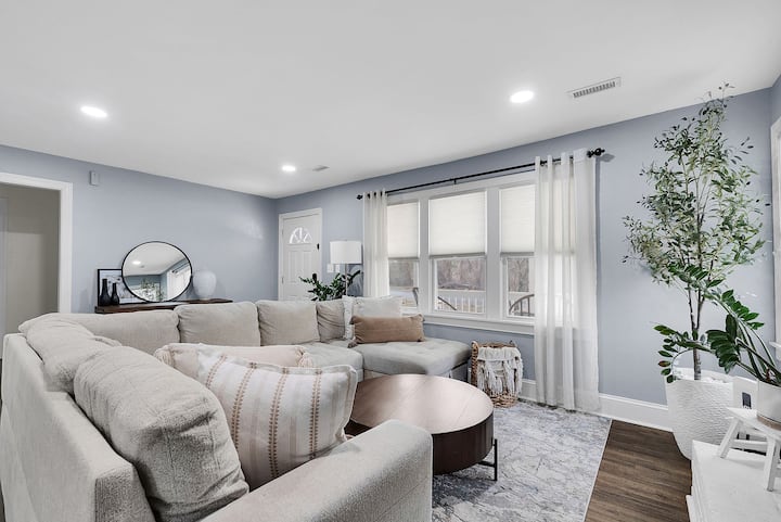 Cozy Retreat Near Uptown & Airport | Pet Friendly - Charlotte, NC