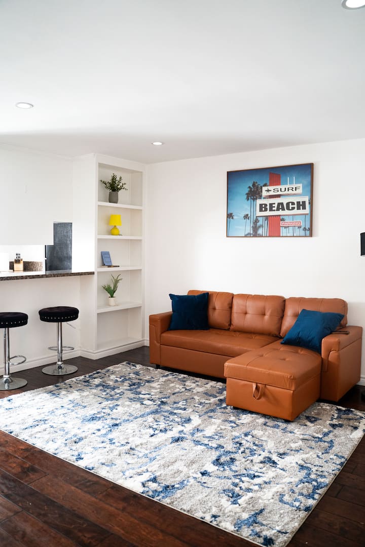 Stylish West Hollywood Apartment With A Pool - West Hollywood, CA