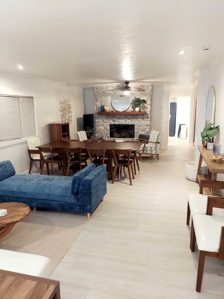 Steps From Indiana Dunes · 4br Family Retreat - Hobart, IN