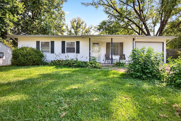Cozy Home In Quiet Neighborhood - Oliver Winery, Bloomington