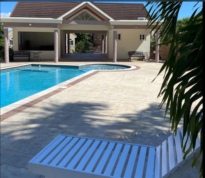 Cozy Stay *Peaceful * Great Monthly Rates - Ocho Rios