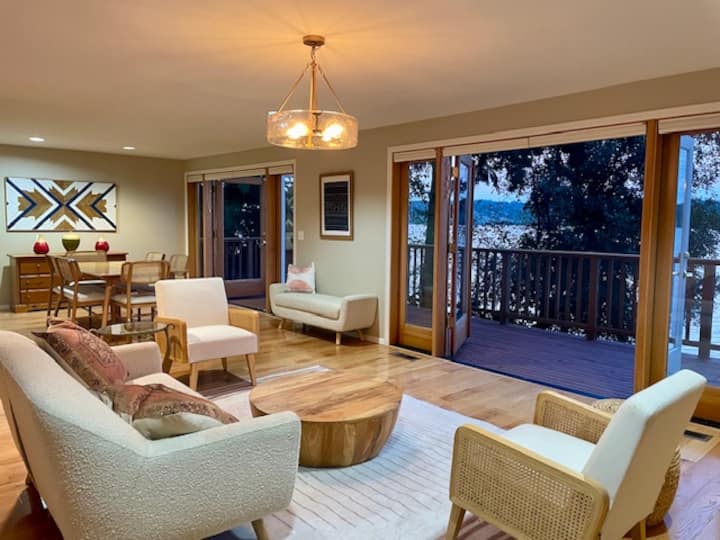 Charming Waterfront Home On Agate - Poulsbo, WA
