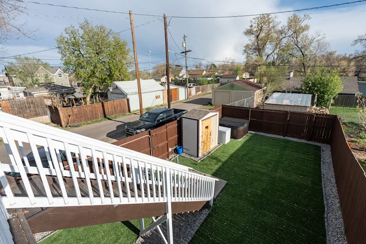 The Eagle Nest: A Hot Tub + Sauna Retreat - Greeley, CO