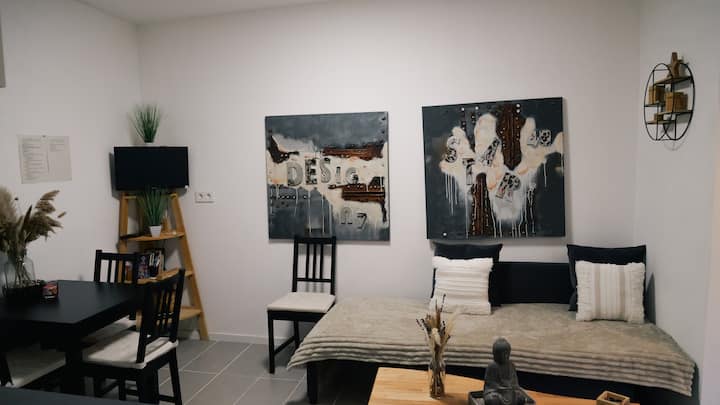 Zentrale Citywohnung Mit Küche & Privatem Zugang - Saarbrücken