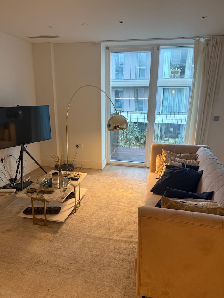 Stylish New-build Flat For 2 In Battersea - Chelsea