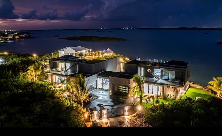 New Liquid Beach Resort ·4 Pools · Gym · Sleeps 20 - The Bahamas