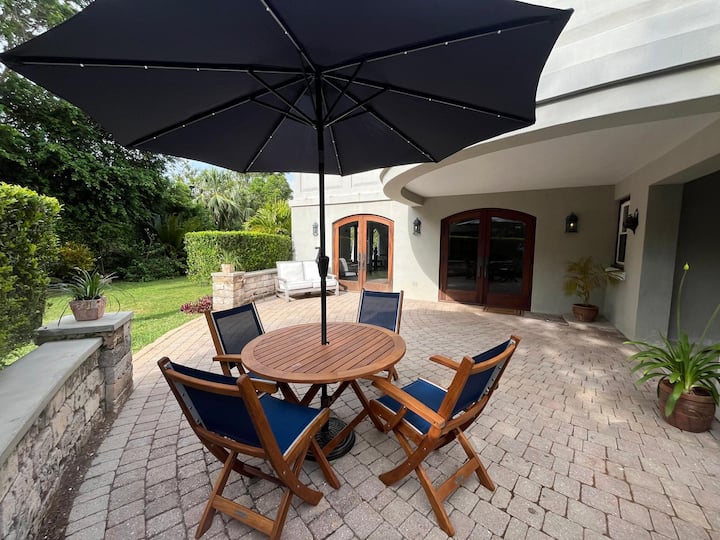 Newly Renovated Large Spacious 2 Bedroom, 2 Bath - Bermuda