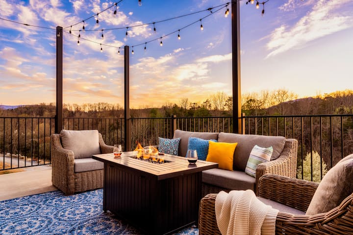 Smith Creek Resort~ 6 Bedroom~ Waterpark~ Hot Tub - Sevierville, TN