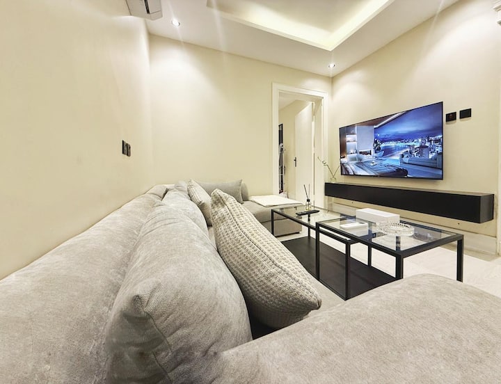 Elegant Suite, Prime Spot, Self-contained Access - Riyadh