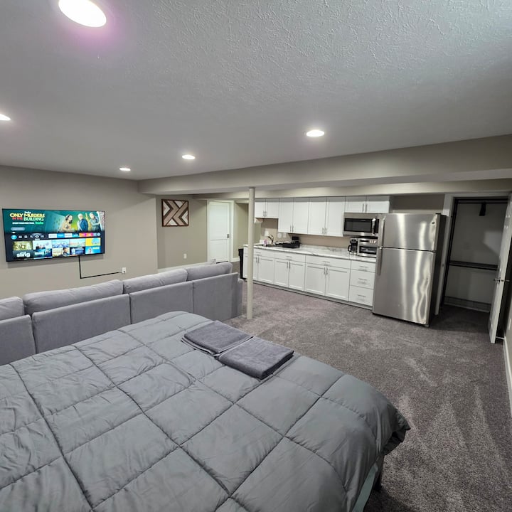 Premium Basement Apt—king+queen, W/d | Staywise - Omaha, NE