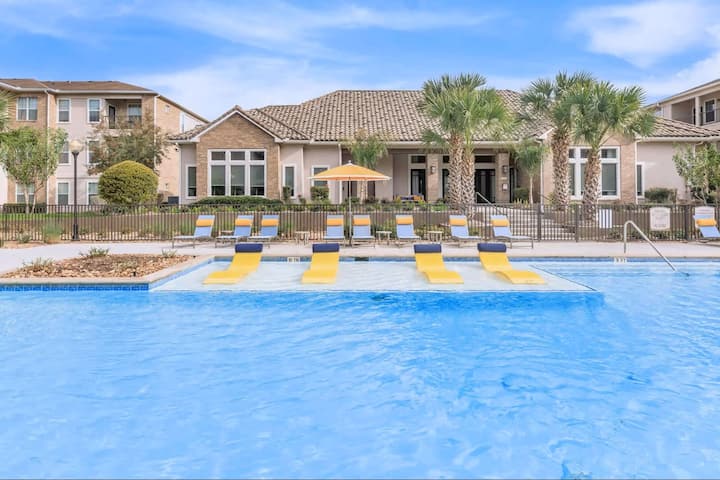 Spacious 2br Near Woodlands | Pool, Gym & Parking - The Woodlands, TX