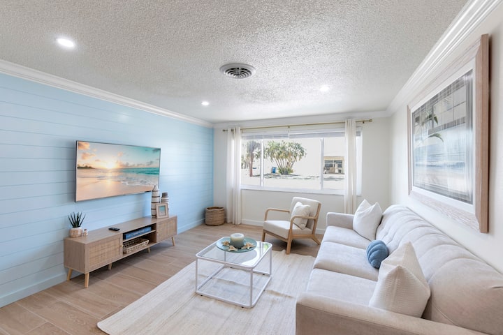 Anna Maria Island Beach Getaway – Sleeps 6 - Holmes Beach, FL
