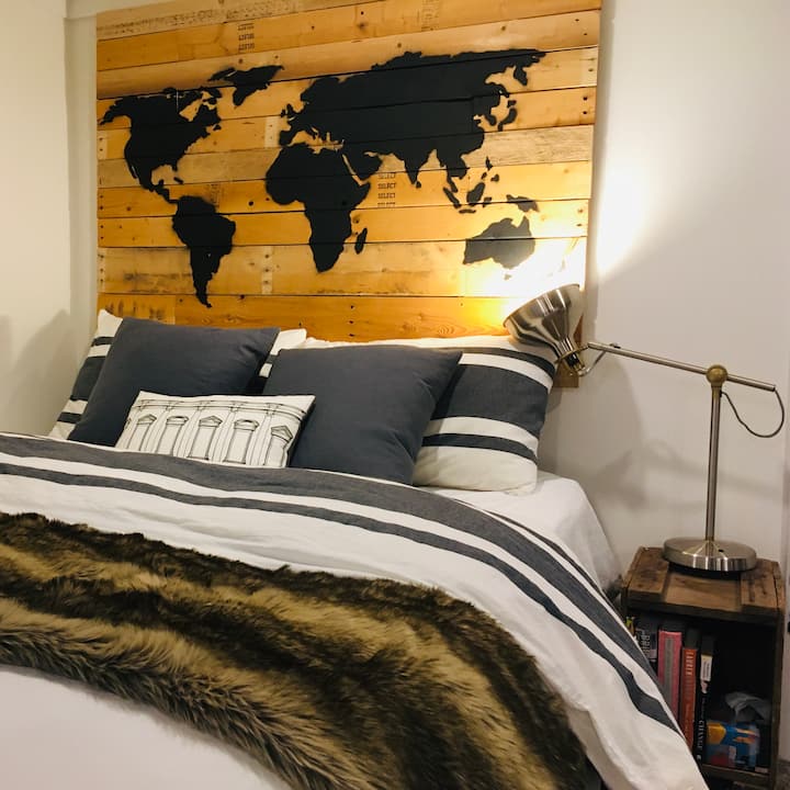 Cozy, Vintage-inspired Ridley Hideaway - St. Catharines
