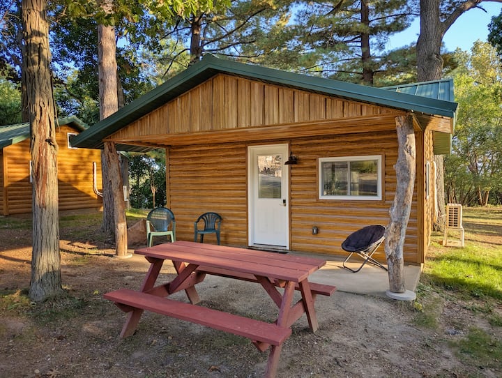Fireside Cabin 5 | Baraboo Getaway W/covered Porch - Baraboo, WI