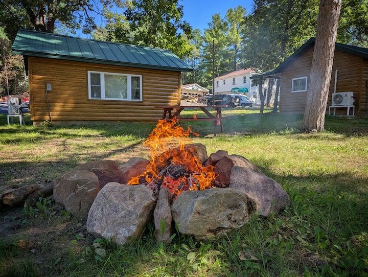 Fireside Cabins | Baraboo Getaway W/covered Porch - Baraboo, WI