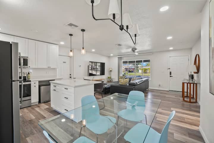 Comfy 2br/1ba Home W/patio & Yard | Near Dt Tampa - Brandon