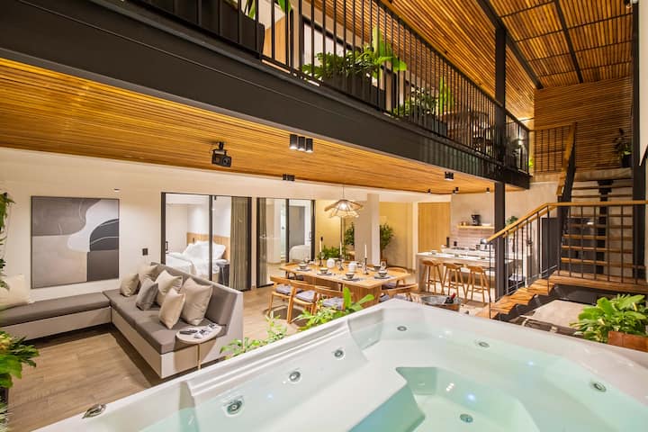 Nueva Villa Provenza De 6 Dormitorios Con Jacuzzi - Medellín, Colombia