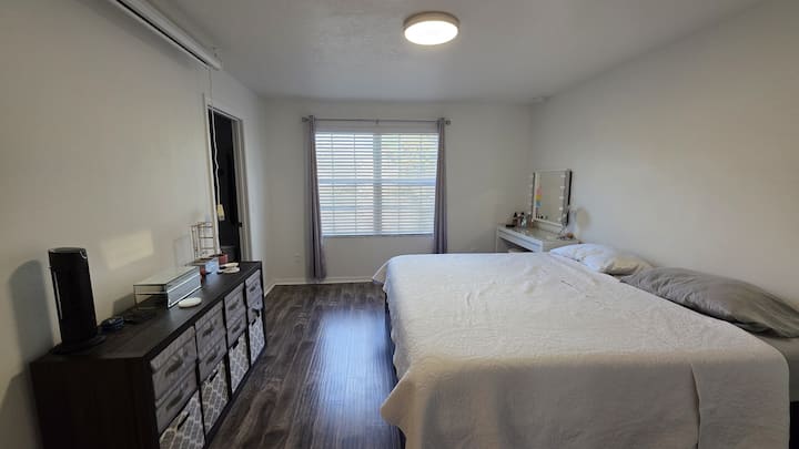 Spacious Casselberry Retreat 2br/2ba + Pool Access - Lake Mary, FL